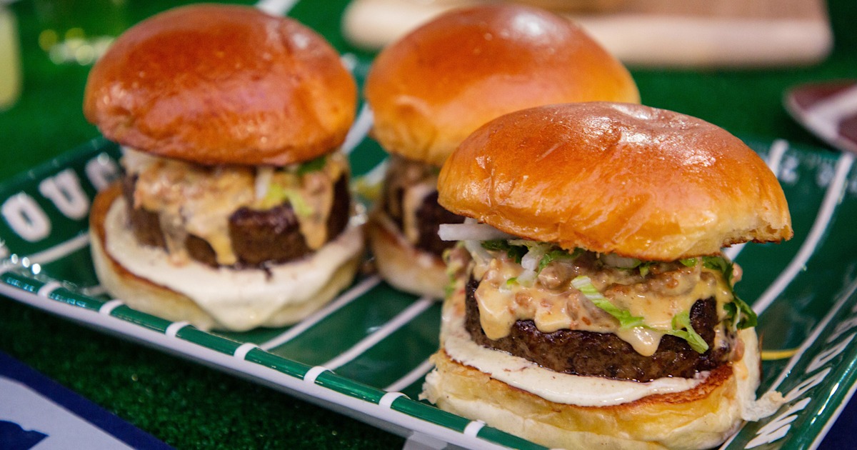 Green Chile Burger with Chorizo-Cheese Sauce and Citrus Slaw