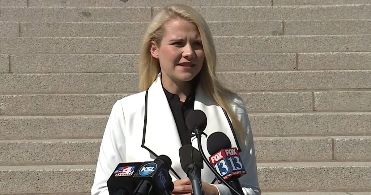 Elizabeth Smart begs court not to release her kidnapper early