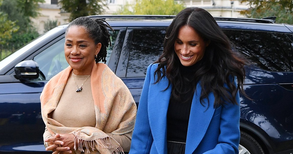 Former Meghan Markle has her mom by her side at launch of new cookbook ...