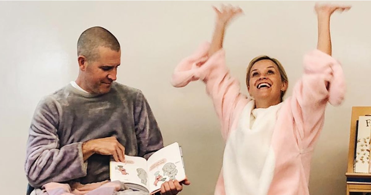 Reese Witherspoon wears pig costume for event at son's school