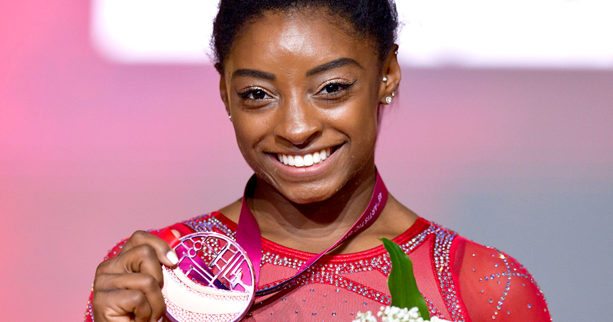 What are kidney stone symptoms? Gymnast Simone Biles in pain