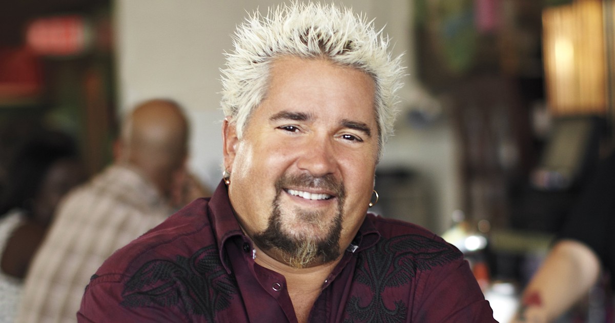 Guy Fieri cooks meals for California firefighters, first responders