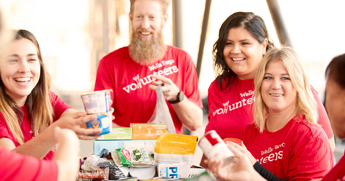 How to donate food at a food bank this Thanksgiving