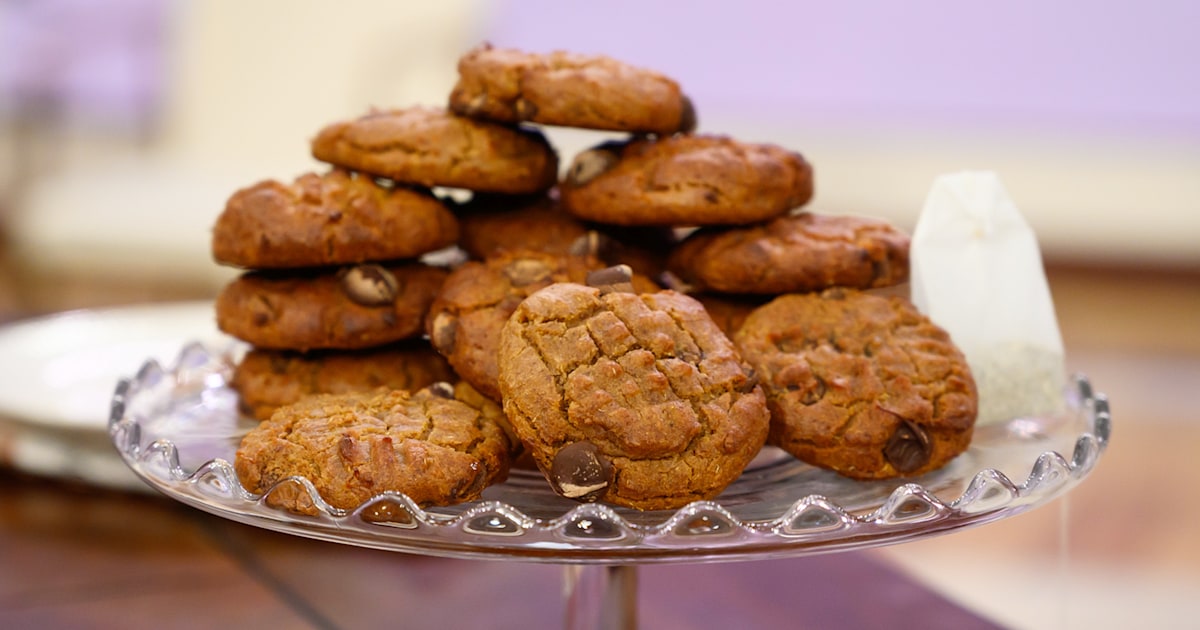 Joy Bauer's calming recipes: Orange-glazed salmon and chamomile cookies