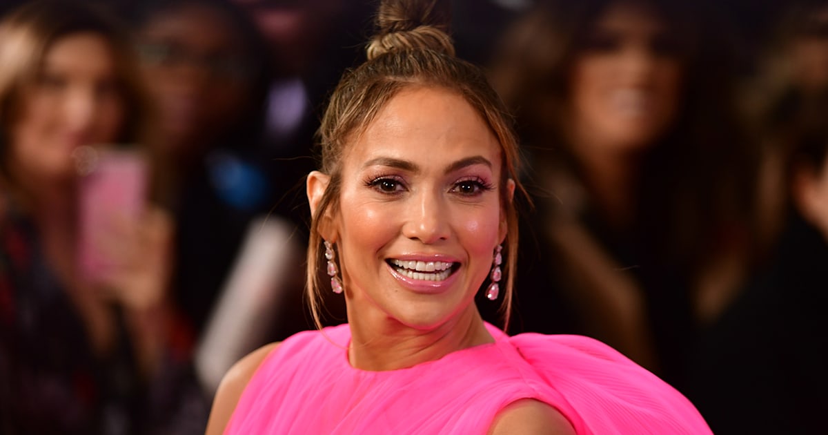 Jennifer Lopez stuns in breathtaking pink dress at 'Second Act' movie ...