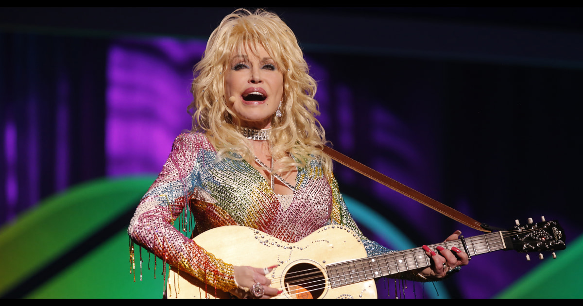 Dolly Parton sleeps with her makeup on for this specific reason