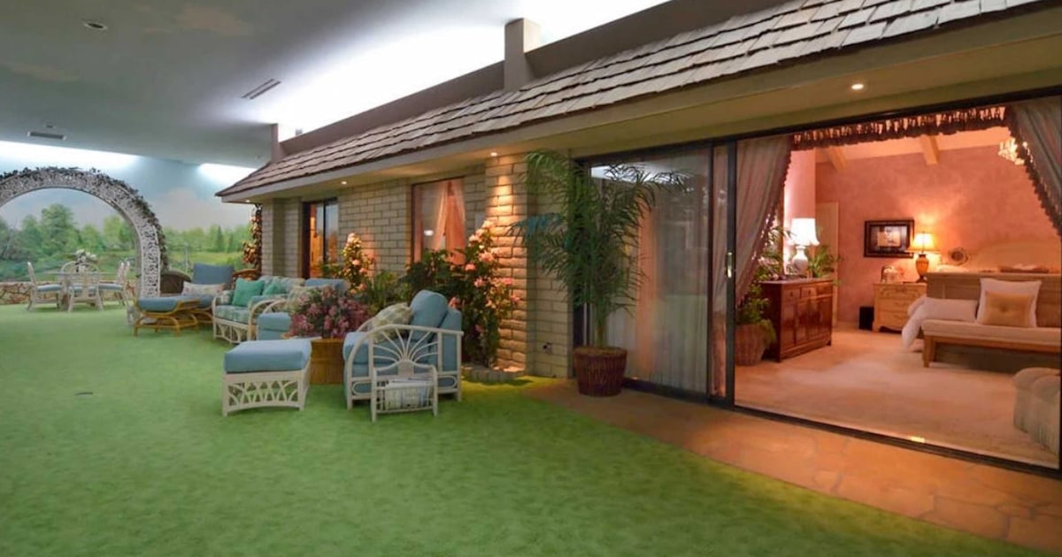 This jaw-dropping home is completely underground — even the backyard!