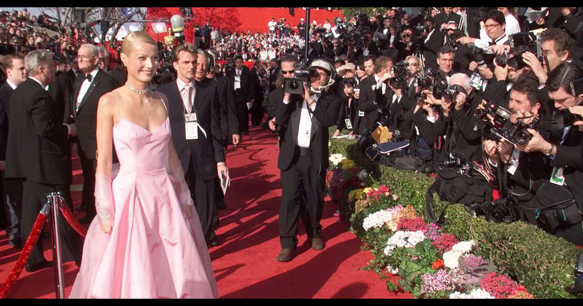 Oscars flashback! See what the 1999 red carpet looked like
