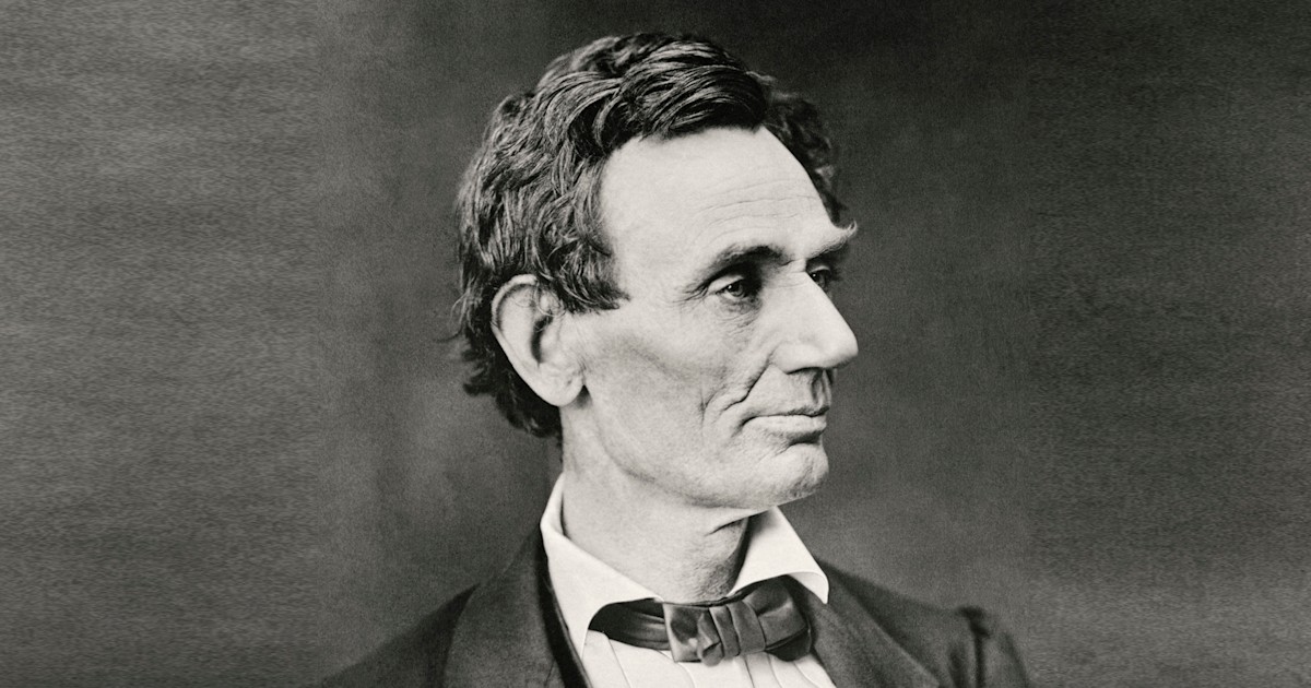 Honest B'Abe is back! Shirtless Abraham Lincoln statue is driving ...