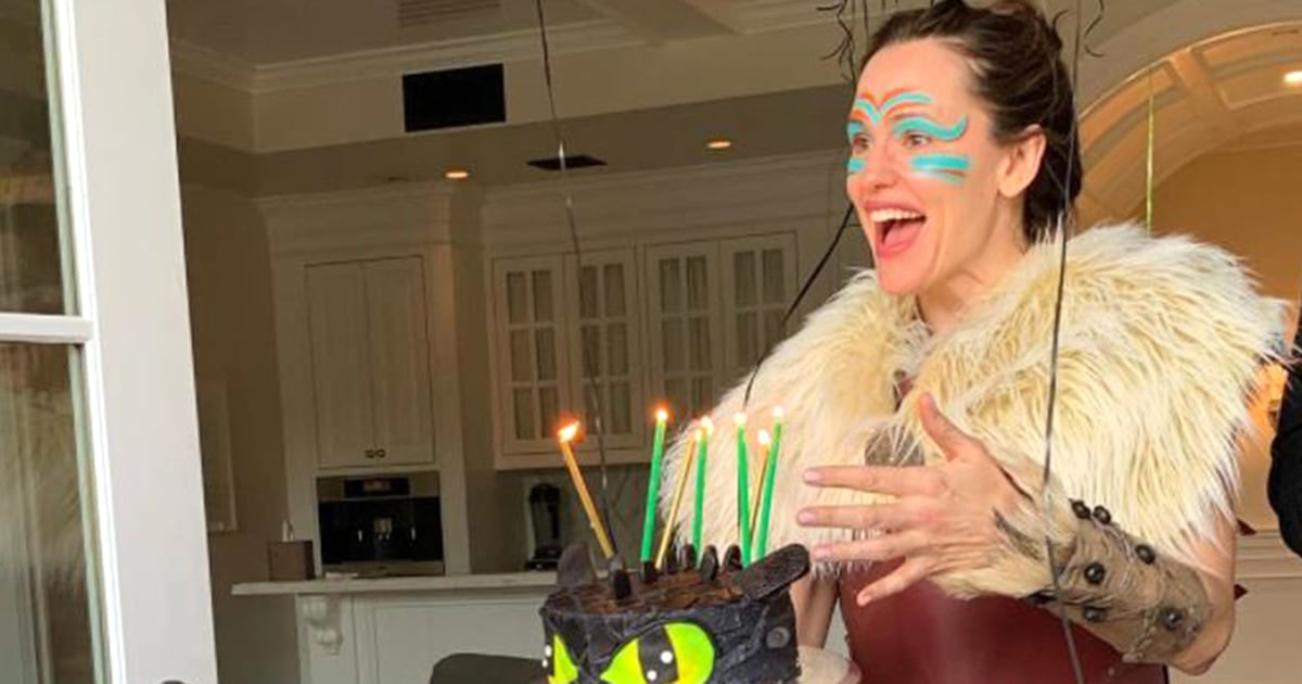 Jennifer Garner dresses up as 'How to Train Your Dragon' character for ...