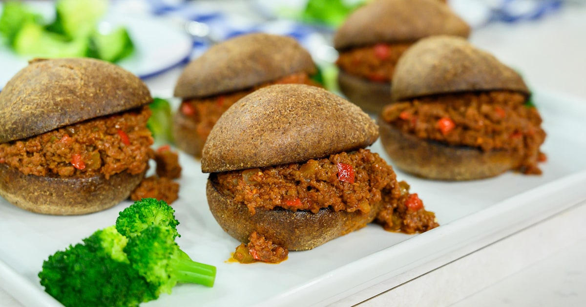Al Roker makes his favorite sloppy Joes on keto bread