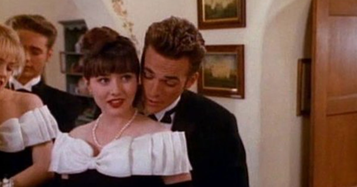 A Look Back At Luke Perrys Most Unforgettable Beverly Hills 90210 Luke
