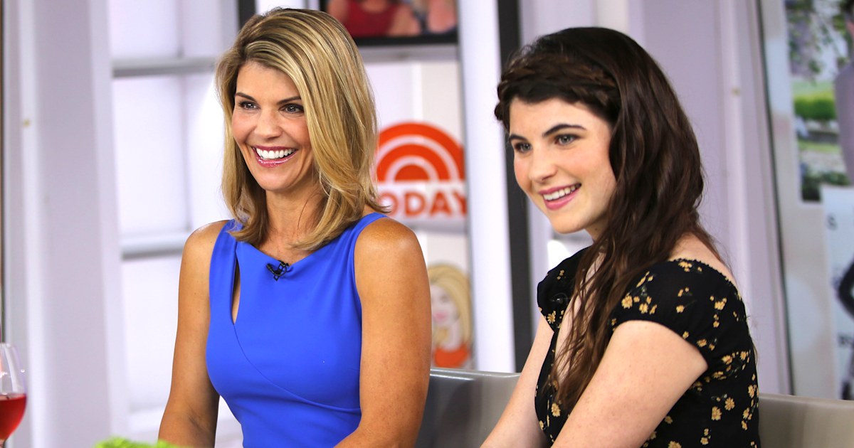 See Lori Loughlin talk about sending her daughter to college in 2017 ...