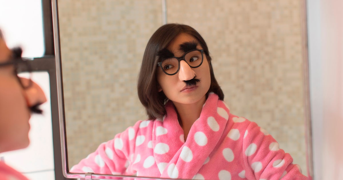 Nostril hair extensions is a hot beauty trend ... for some reason