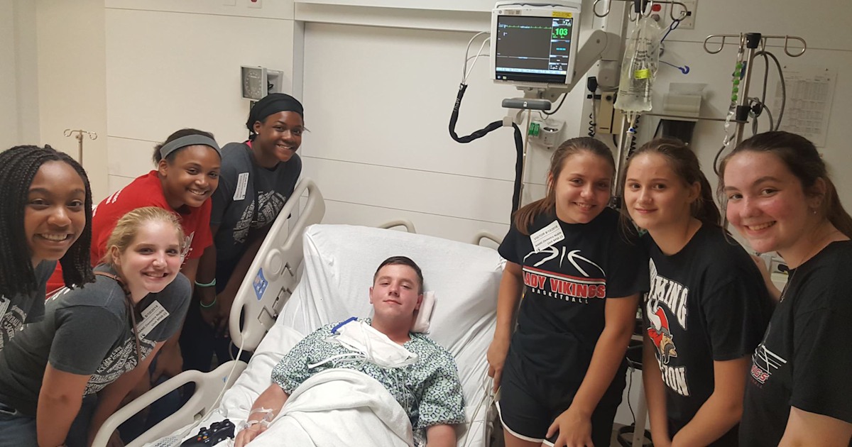 Teen with stage 4 medullary thyroid cancer beats odds to graduate high ...