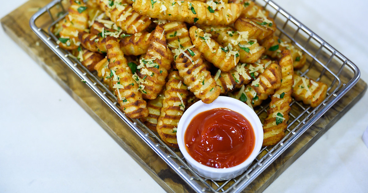 Sunny Anderson's Easy Garlic-Parmesan Crinkle Fries
