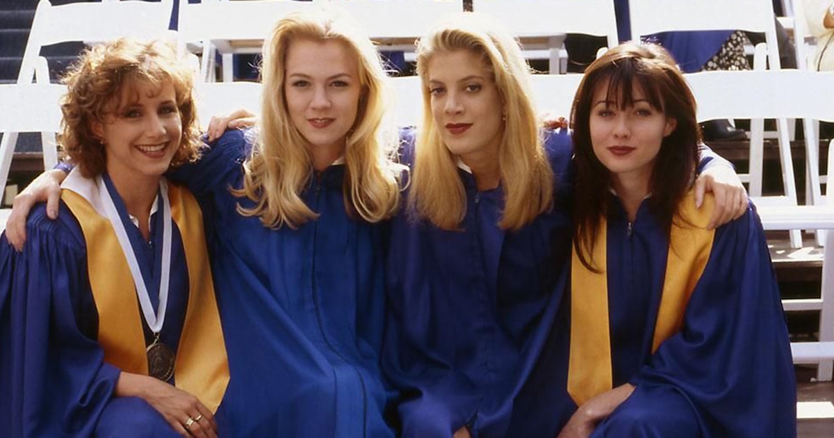 'Beverly Hills, 90210' stars re-create their '90s looks — and it's perfect