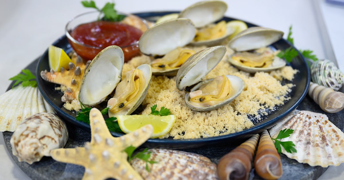 Adam Richman's Grilled Littleneck Clams Recipe
