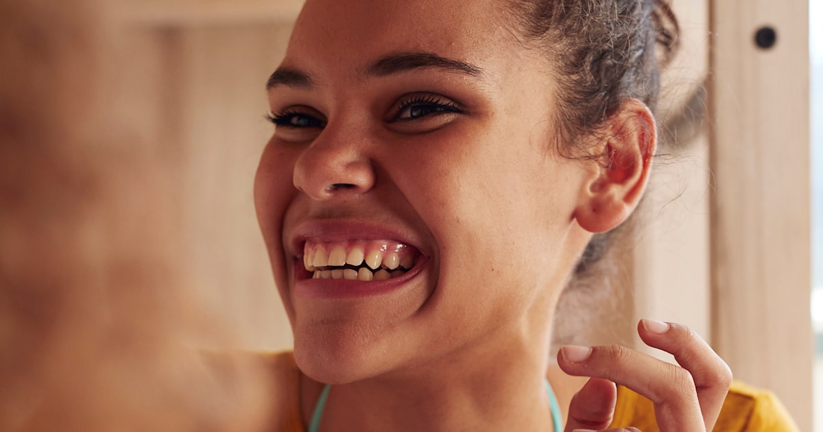 Acting like an extrovert makes people happier study finds