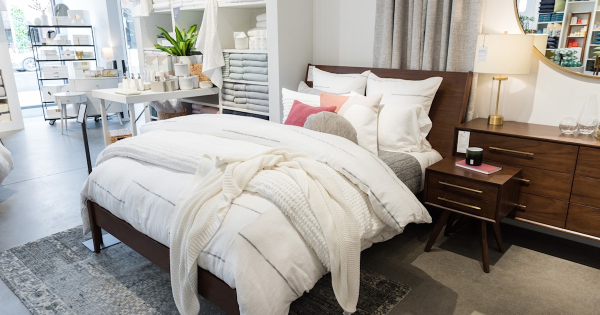 How To Make Your Bed Look Like It Belongs In A Furniture Store How To Make Your Bed Look Like It Belongs In A Furniture Store