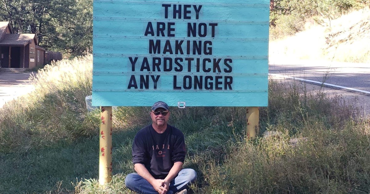Colorado dad's funny dad jokes on community center sign go viral