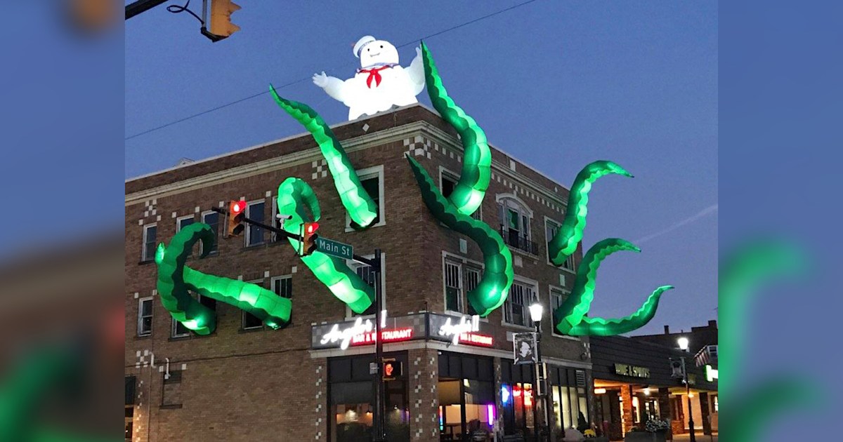 Restaurant nails 'Ghostbusters' decorations for Halloween