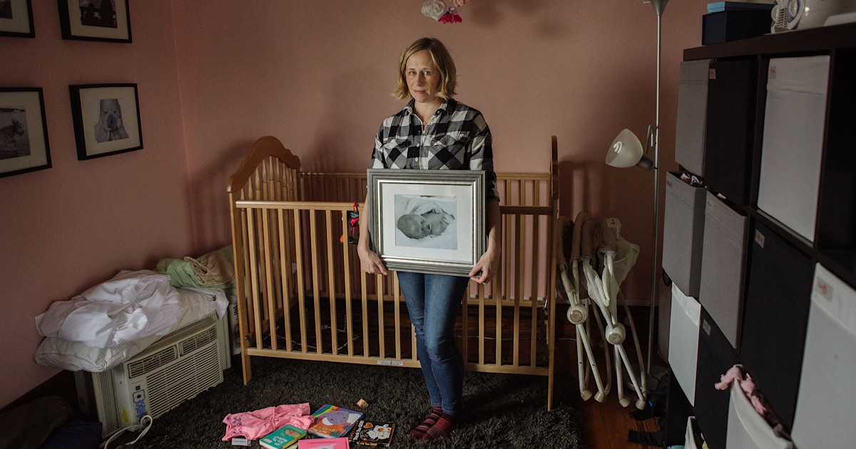 Photographer captures how family is dealing with stillbirth