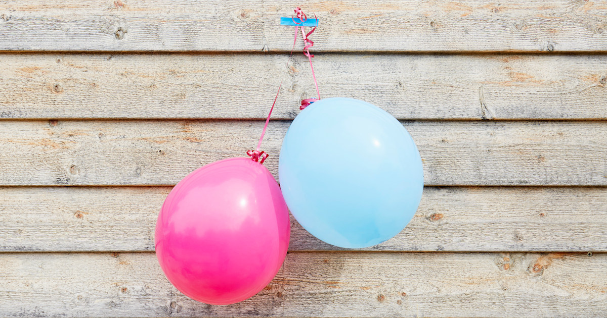 Teacher uses balloons to teach kids to wipe front-to-back