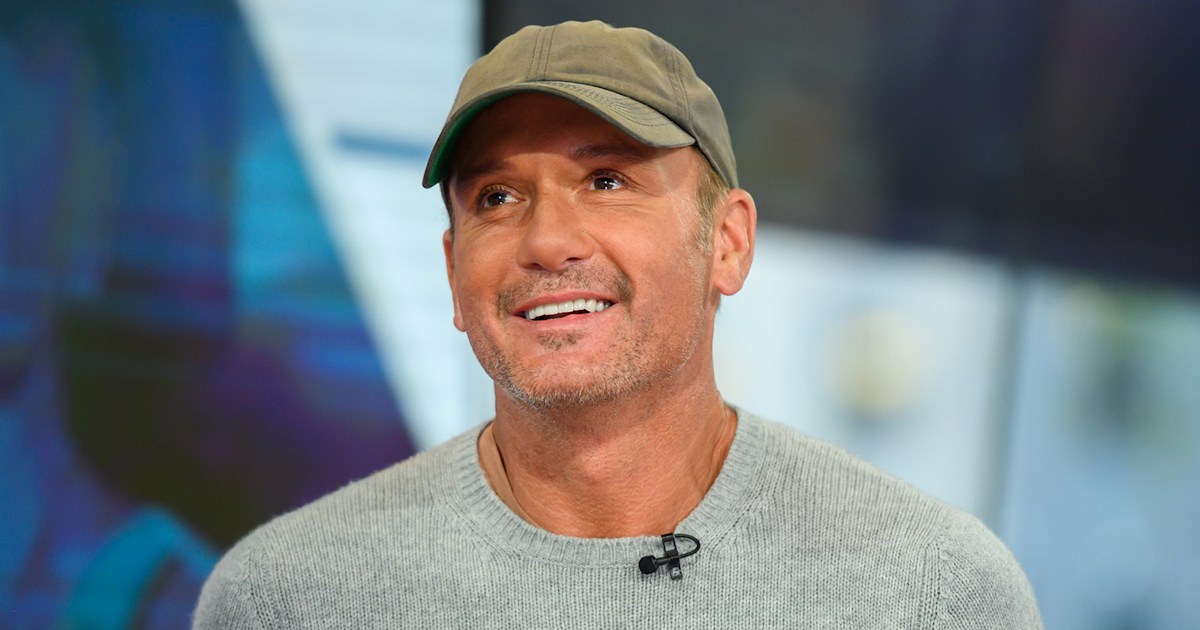 Tim McGraw shares rare photo of 3 daughters and wife Faith Hill