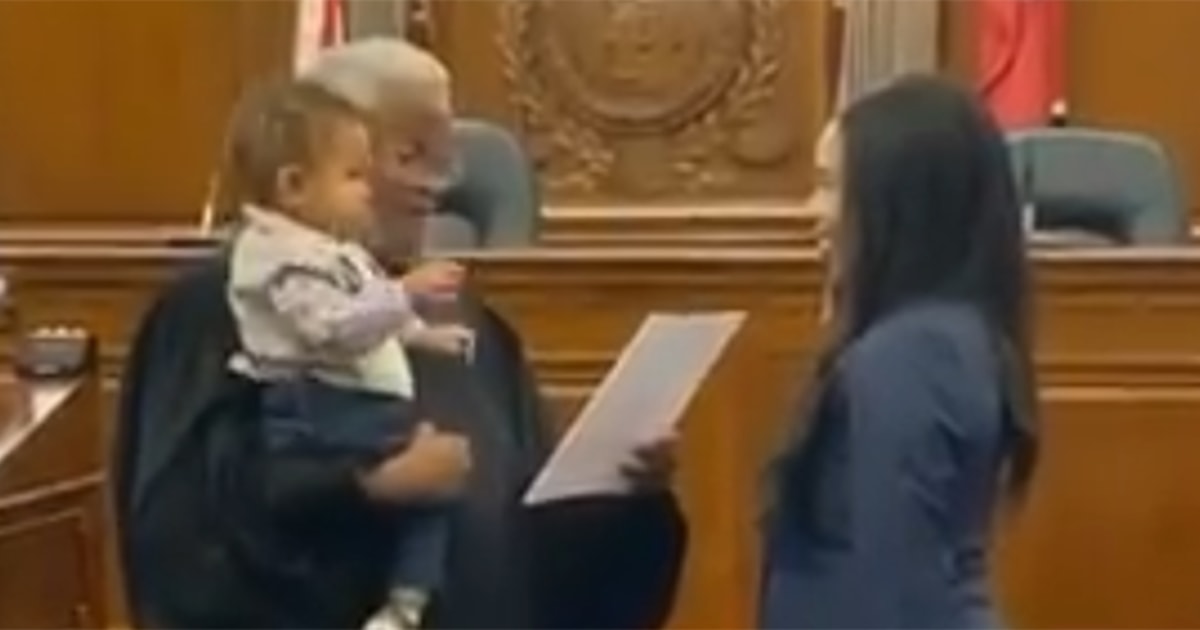 Judge includes law student's toddler during sweet swearing-in ceremony