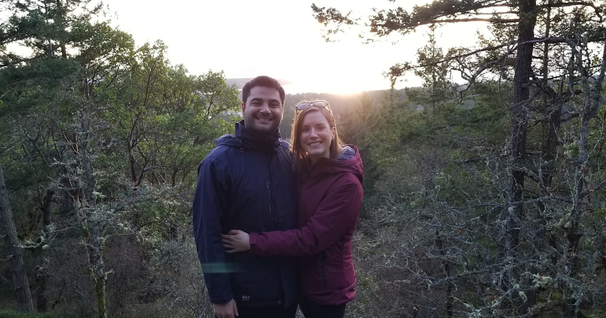 Meghan Markle and Prince Harry help couple take cute picture while ...