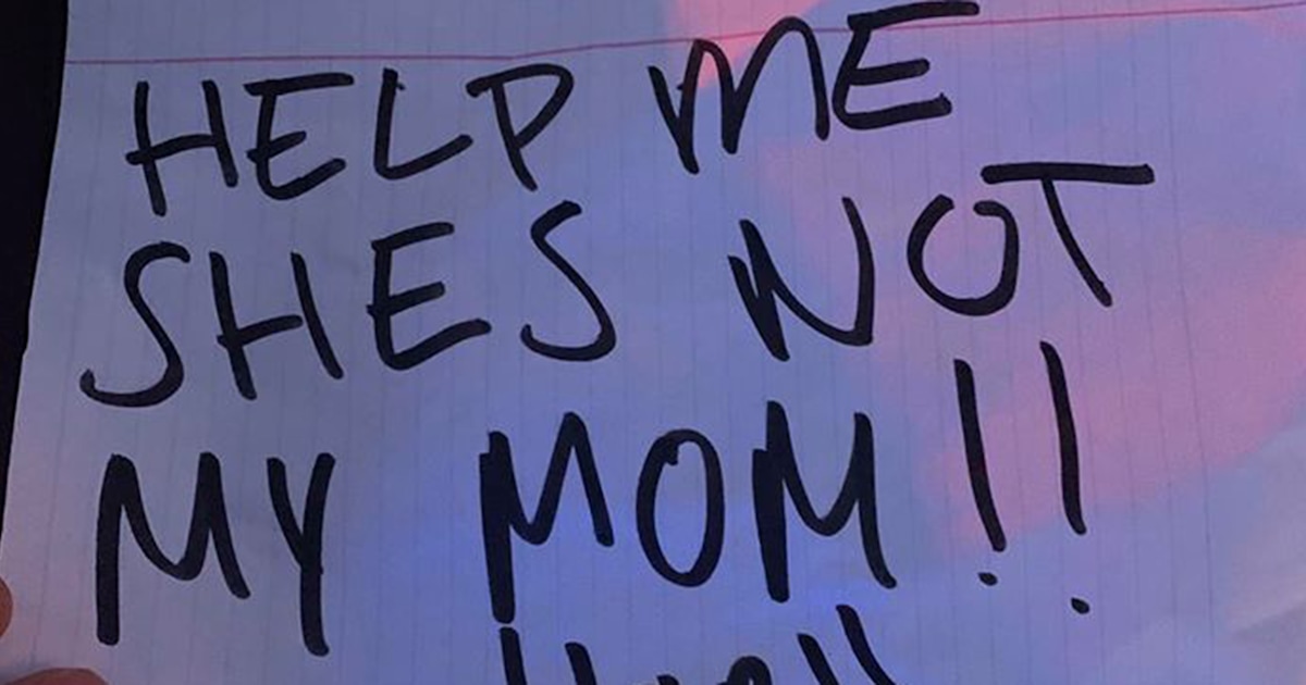 Girl's backseat help me she's not my mom sign is a hoax
