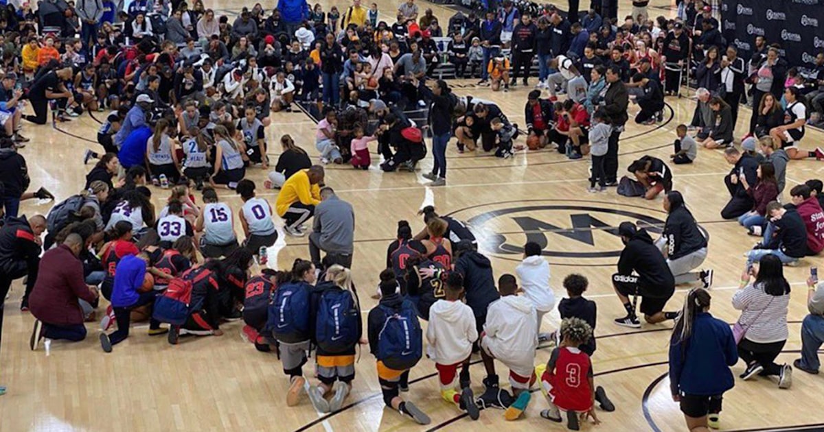 Kobe Bryant: Youth teams take a moment to pray after learning of his death