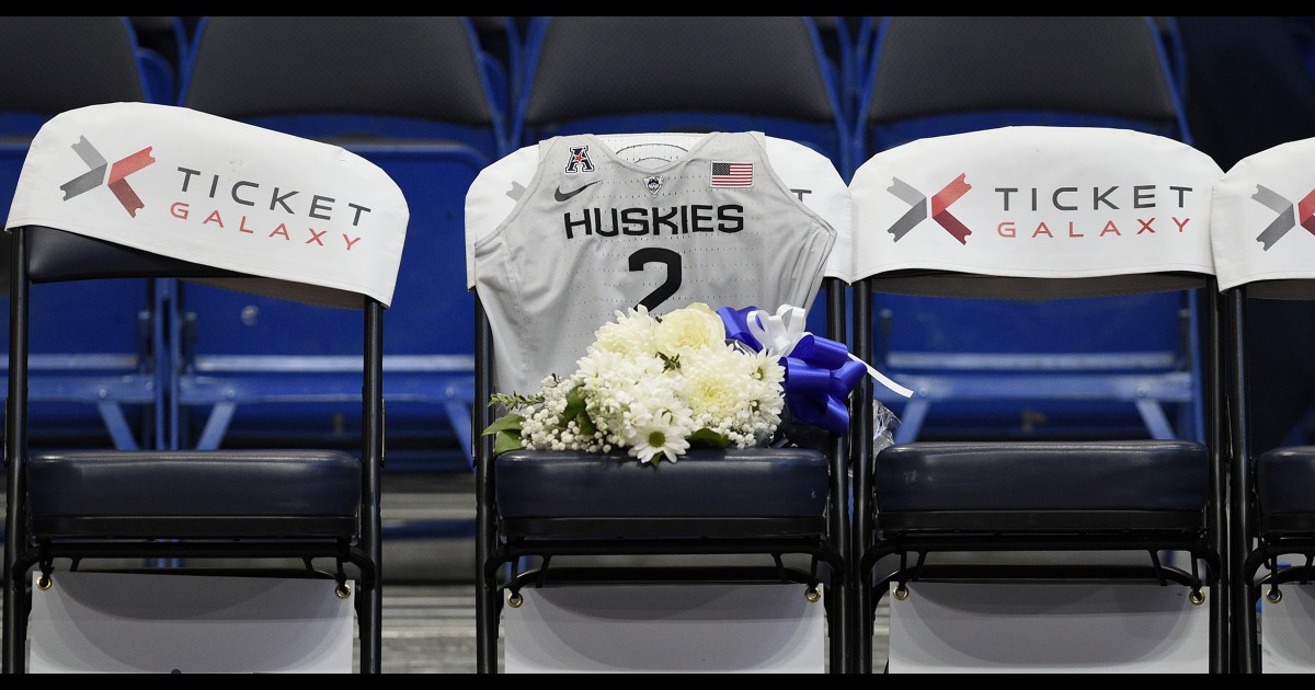 Gianna Bryant and Kobe Bryant honored at UConn women's game
