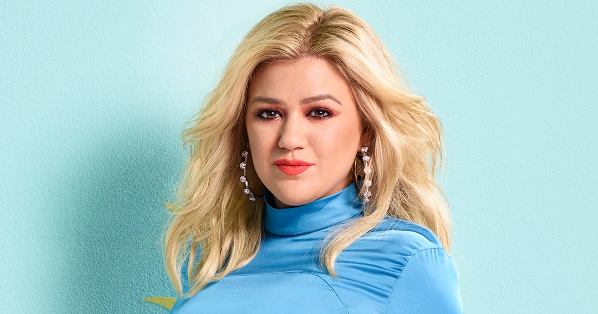 Kelly Clarkson Says She Looks Like She Had A Boob Job In New Voice Promo Pic
