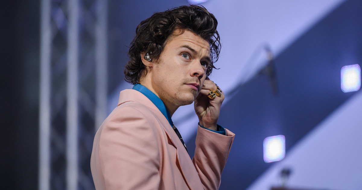 Harry Styles details knifepoint robbery to Howard Stern