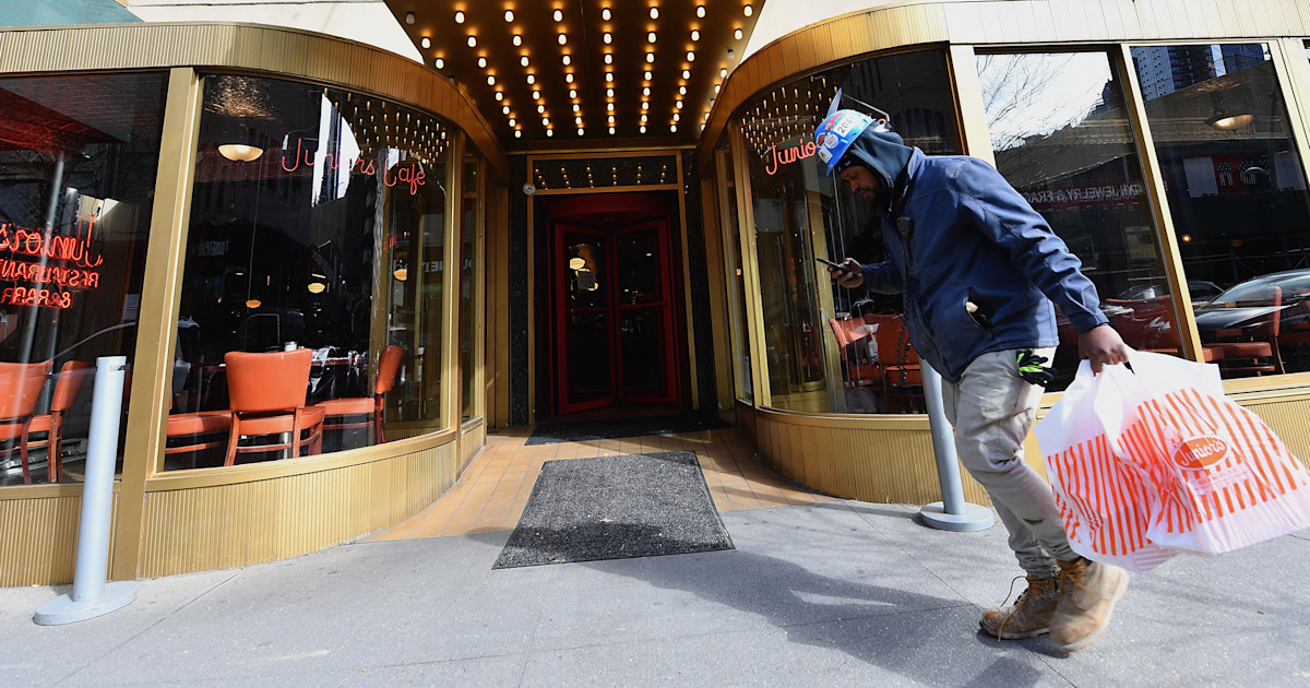 Which states have closed restaurants and bars due to coronavirus?