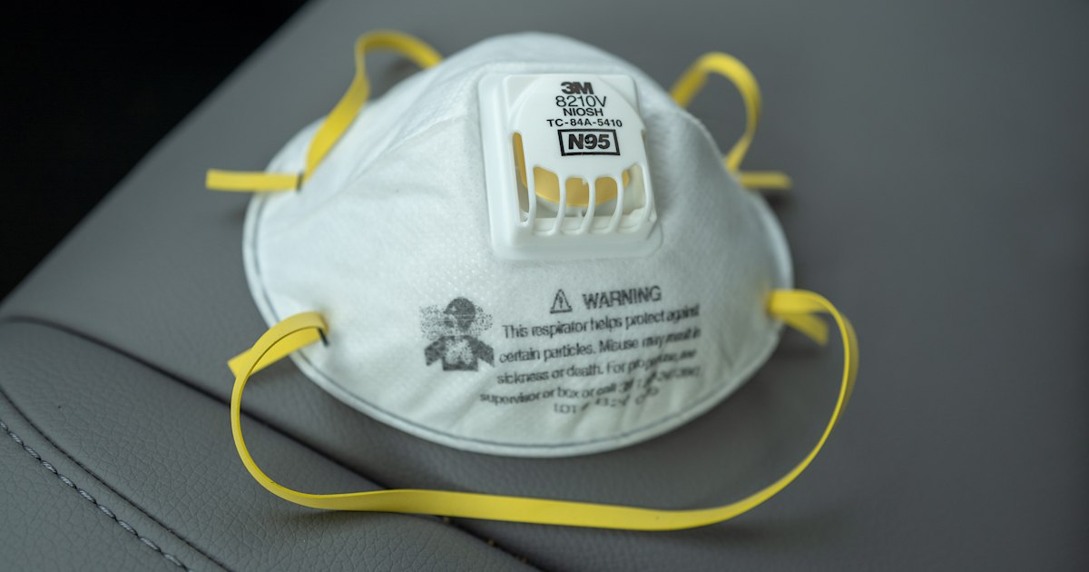 Trooper surprises doctor with face masks during traffic stop