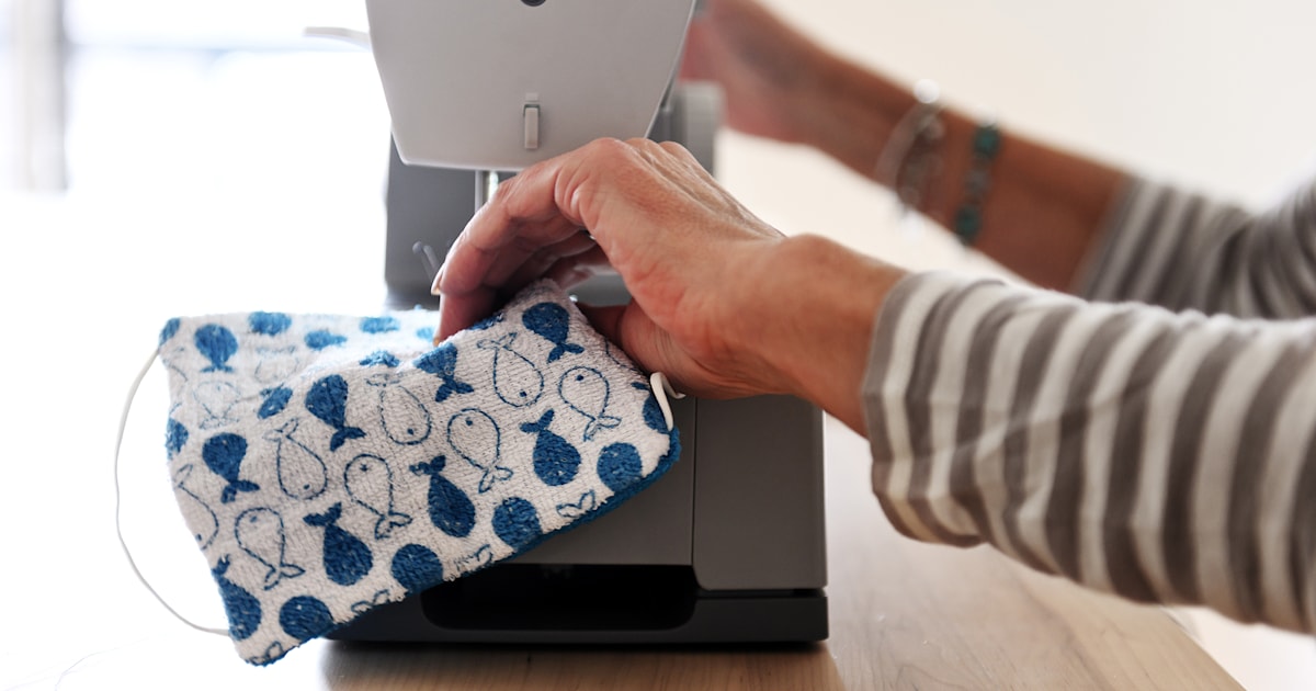 How to make a face mask with fabric: with or without sewing