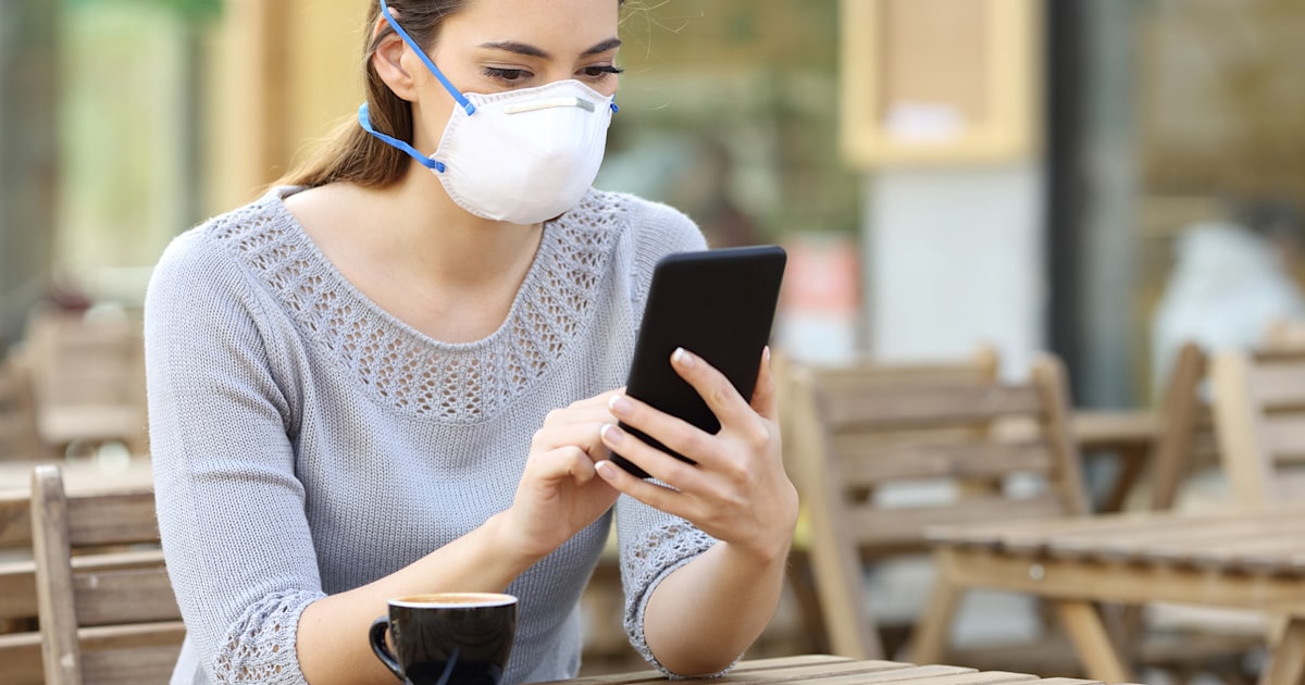 How can you dine out while wearing a mask? Experts weigh in