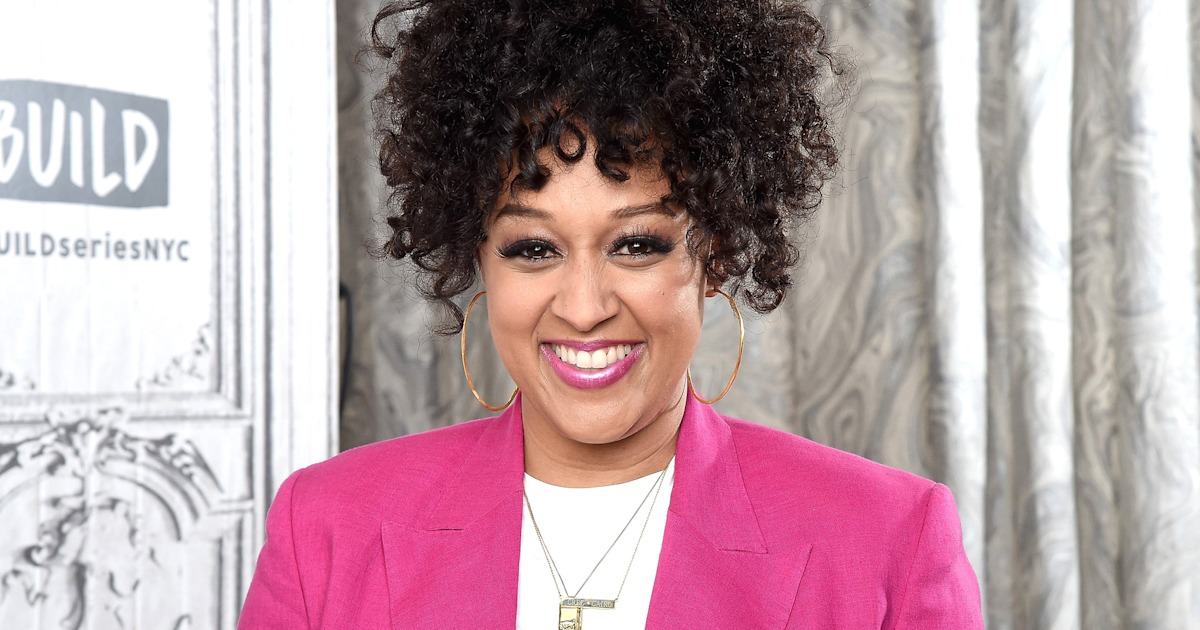 See Tia Mowry, 42, show off her gorgeous gray hair in new pic: ‘This is me’