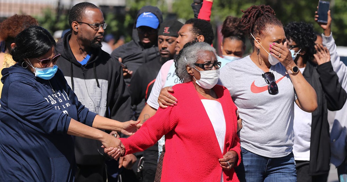 Beloved barbecue chef killed during protests mourned by Louisville ...