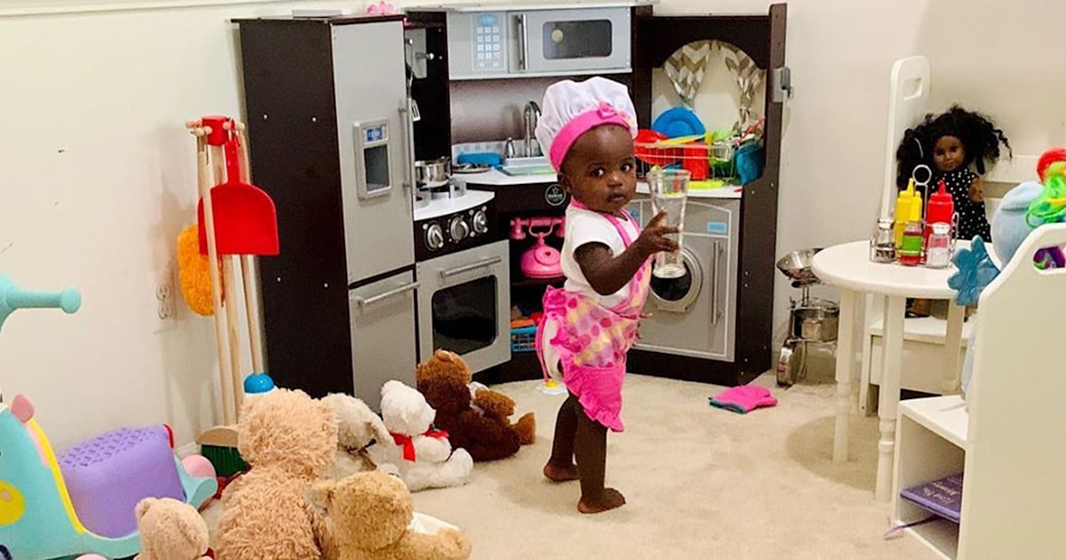 Dad's hilarious review of daughter's pretend restaurant goes viral