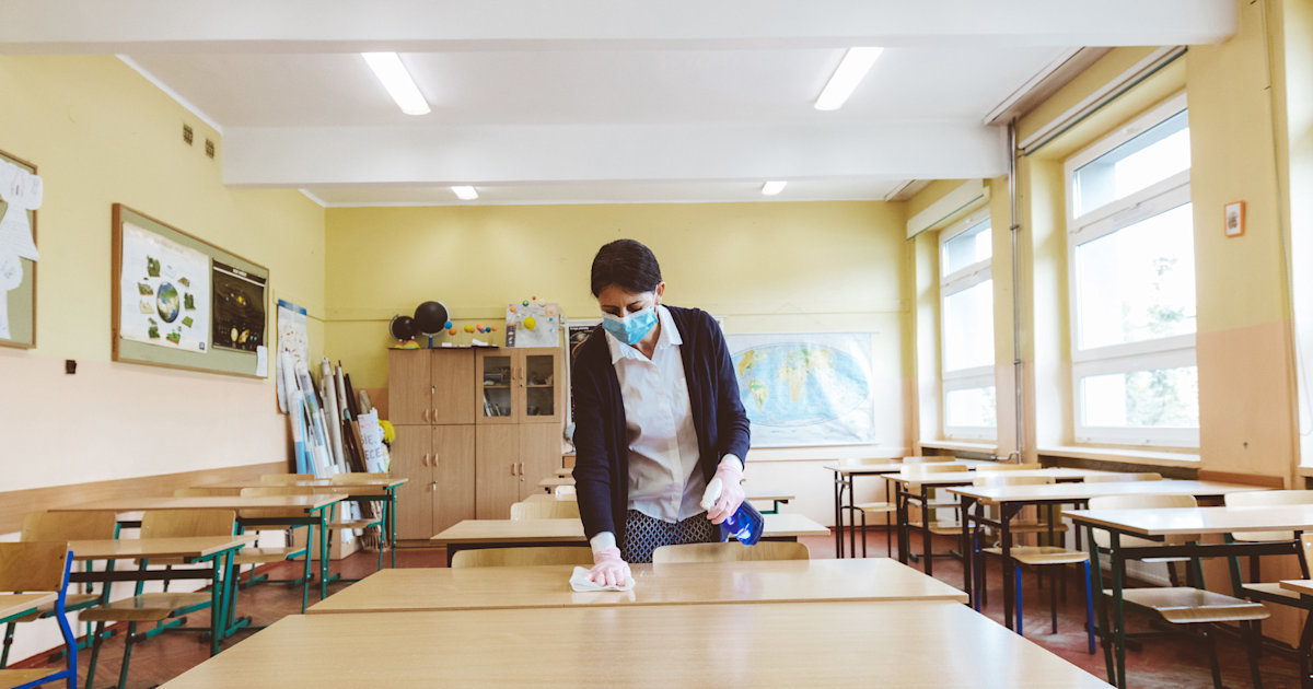 White House guidance sends teachers into class even after COVID-19 exposure