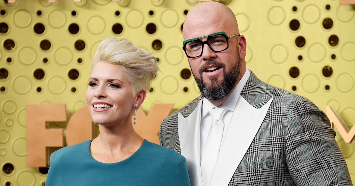 'This Is Us' star Chris Sullivan and wife Rachel welcome 1st child