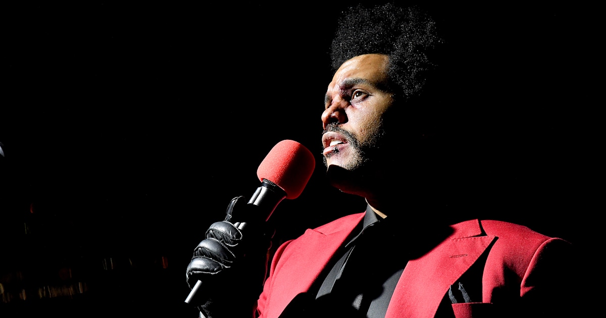 Why did the Weeknd's face look bloody at the 2020 American Music Awards?