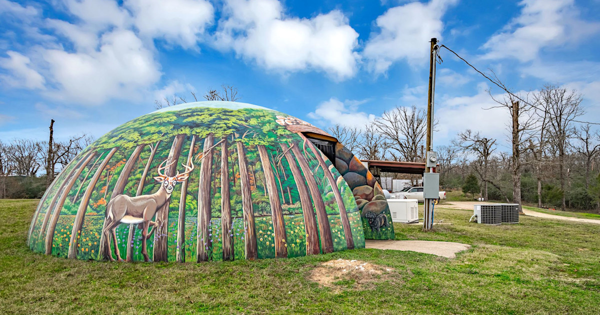See inside the colorful Texas home that's entirely underground