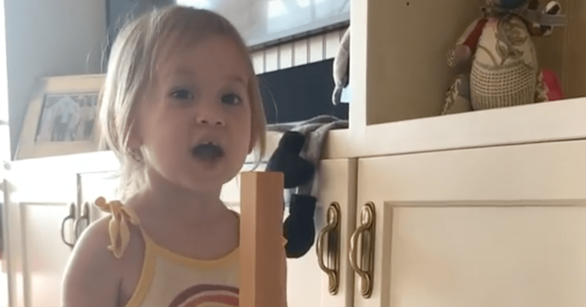 Kate Hudson's daughter, Rani, sings 'Happy Birthday' to herself