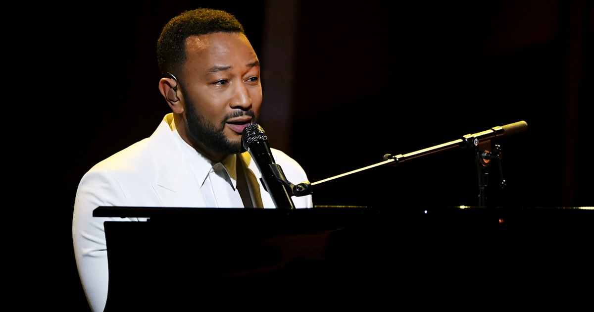 John Legend performs for 1st time since pregnancy loss announcement