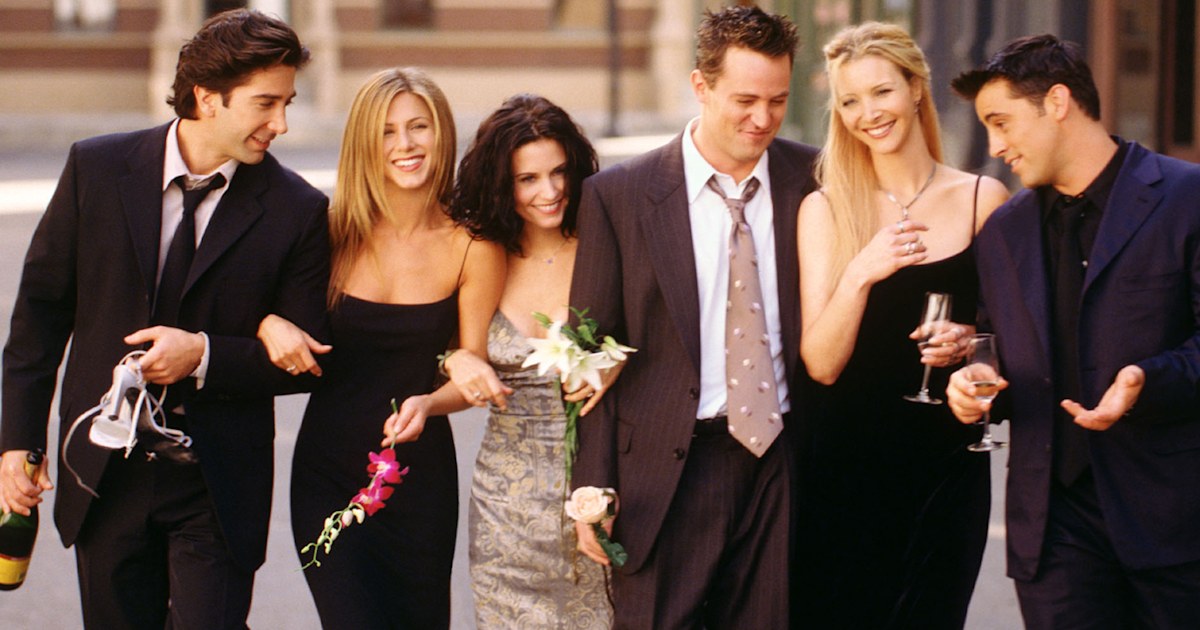 'Friends' cast reunites on set in emotional new trailer